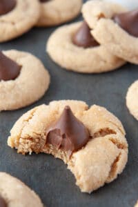 Easy Peanut Blossom Cookies Recipe {holiday favorite!} - Home Cooked ...