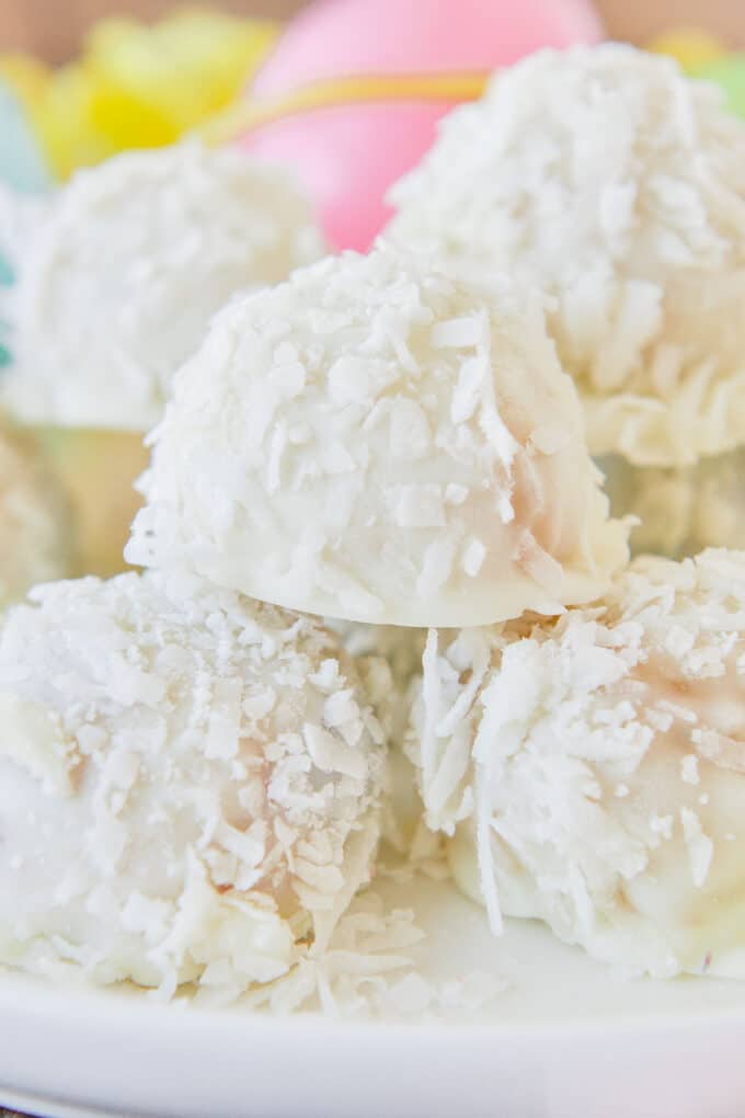 Easter Bunny Tails Recipe {Oreo Truffles} - Home Cooked Harvest